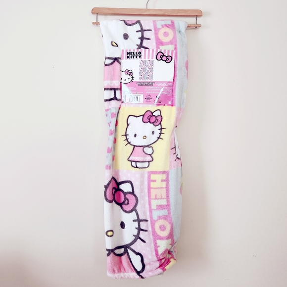 Hello Kitty | Bedding | Hello Kitty Spring Patchwork Throw Blanket ...